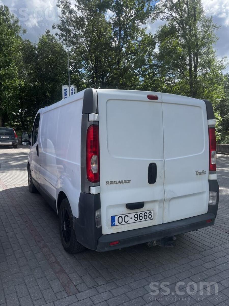 White Renault Trafic 2007 in Cesis, with an engine capacity of 2.00 L and mileage of 283 thousand km for 3600 €, photo 6 on AUTOMOTO.COM.LV