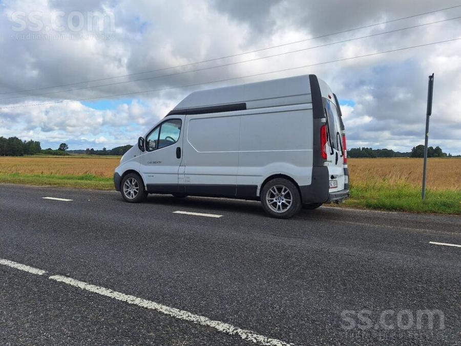White Renault Trafic 2007 in Preili, with an engine capacity of 2.00 L and mileage of 420 thousand km for 4350 €, photo 4 on AUTOMOTO.COM.LV