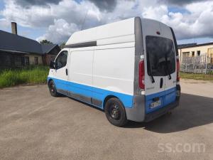 White Renault Trafic 2008 in Cesis, with an engine capacity of 2.50 L and mileage of 372 thousand km for 2800 €, photo 2 on AUTOMOTO.COM.LV