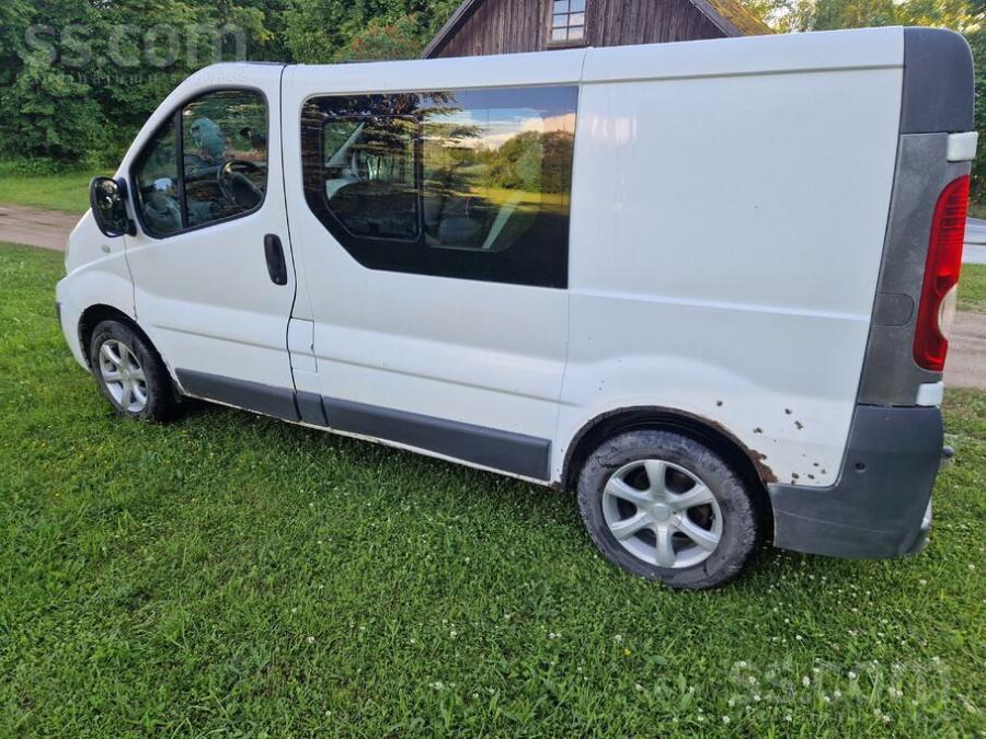 White Renault Trafic 2008 in Riga, with an engine capacity of 2.00 L and mileage of 319 thousand km for 3200 €, photo 7 on AUTOMOTO.COM.LV