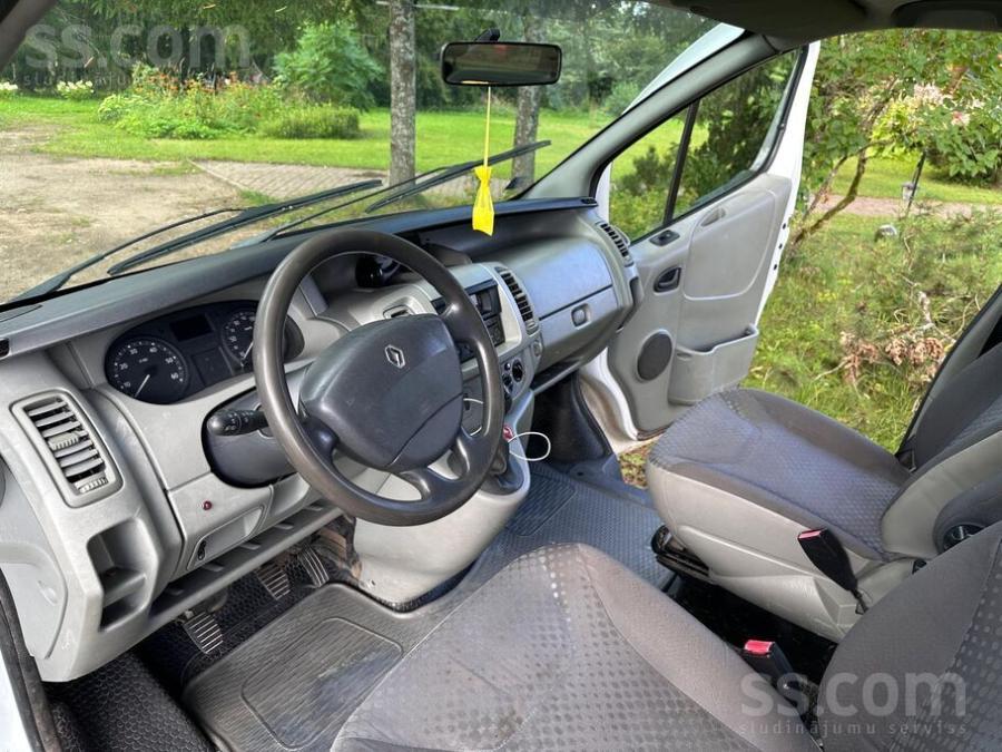White Renault Trafic 2008 in Riga, with an engine capacity of 2.00 L and mileage of 319 thousand km for 3200 €, photo 8 on AUTOMOTO.COM.LV