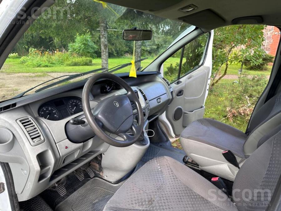 White Renault Trafic 2008 in Riga, with an engine capacity of 2.00 L and mileage of 319 thousand km for 3200 €, photo 11 on AUTOMOTO.COM.LV