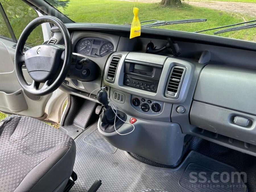 White Renault Trafic 2008 in Riga, with an engine capacity of 2.00 L and mileage of 319 thousand km for 3200 €, photo 12 on AUTOMOTO.COM.LV