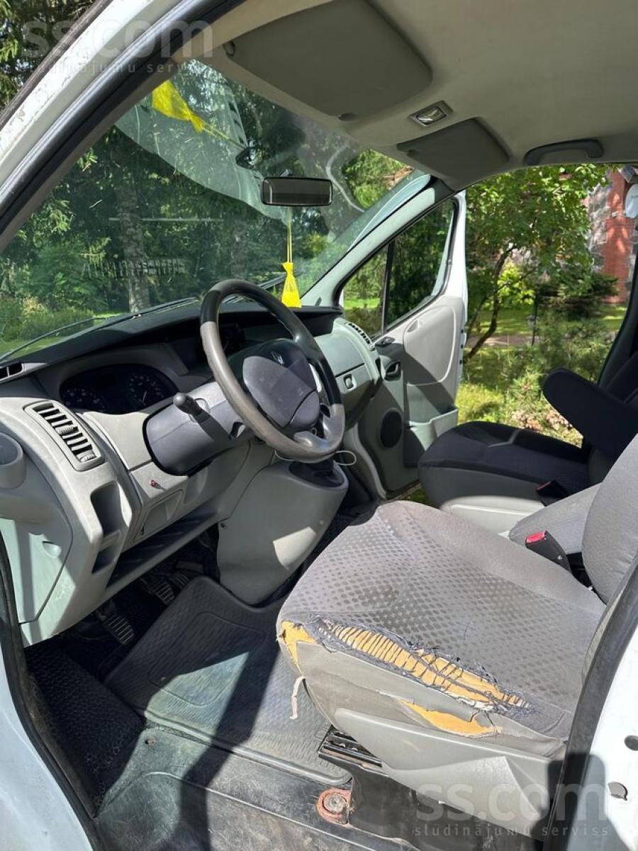 White Renault Trafic 2008 in Riga, with an engine capacity of 2.00 L and mileage of 319 thousand km for 3200 €, photo 16 on AUTOMOTO.COM.LV