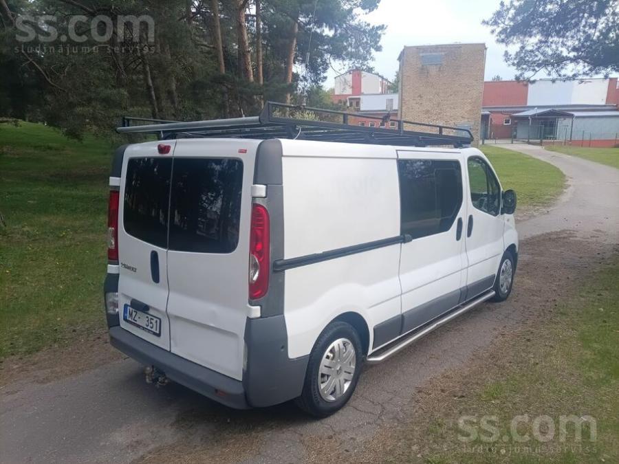 White Renault Trafic 2008 in Riga, with an engine capacity of 2.00 L and mileage of 218 thousand km for 5500 €, photo 4 on AUTOMOTO.COM.LV