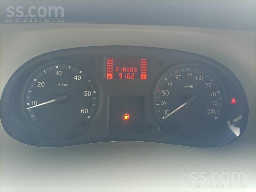 White Renault Trafic 2008 in Riga, with an engine capacity of 2.00 L and mileage of 218 thousand km for 5500 €, photo 9 on AUTOMOTO.COM.LV