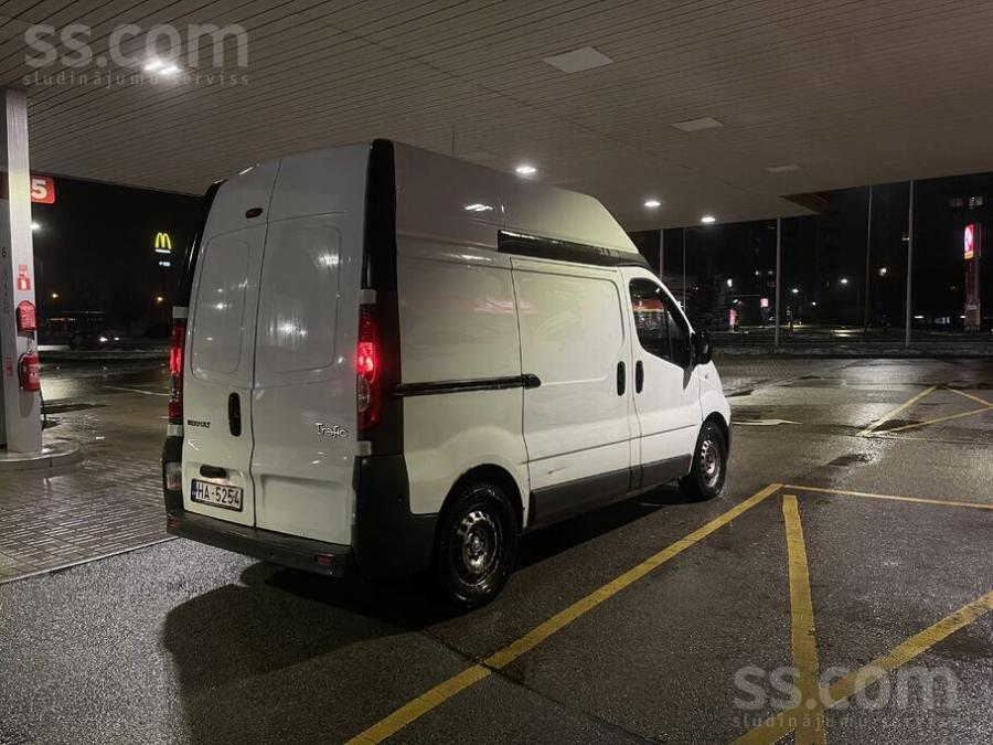 White Renault Trafic 2008 in Riga, with an engine capacity of 2.00 L and mileage of 455 thousand km for 4500 €, photo 1 on AUTOMOTO.COM.LV