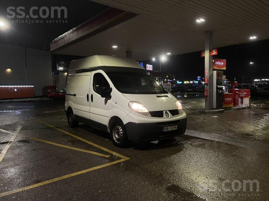 White Renault Trafic 2008 in Riga, with an engine capacity of 2.00 L and mileage of 455 thousand km for 4500 €, photo 4 on AUTOMOTO.COM.LV