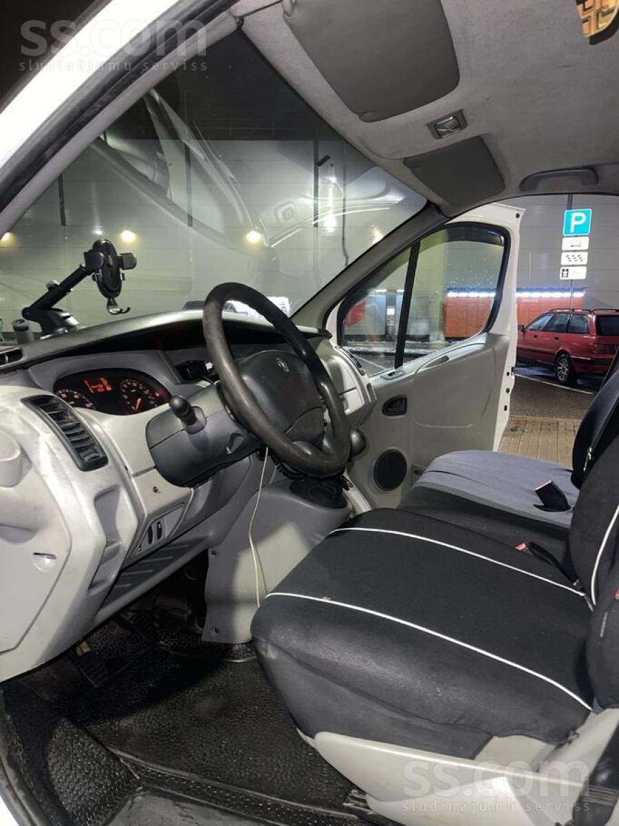 White Renault Trafic 2008 in Riga, with an engine capacity of 2.00 L and mileage of 455 thousand km for 4500 €, photo 7 on AUTOMOTO.COM.LV
