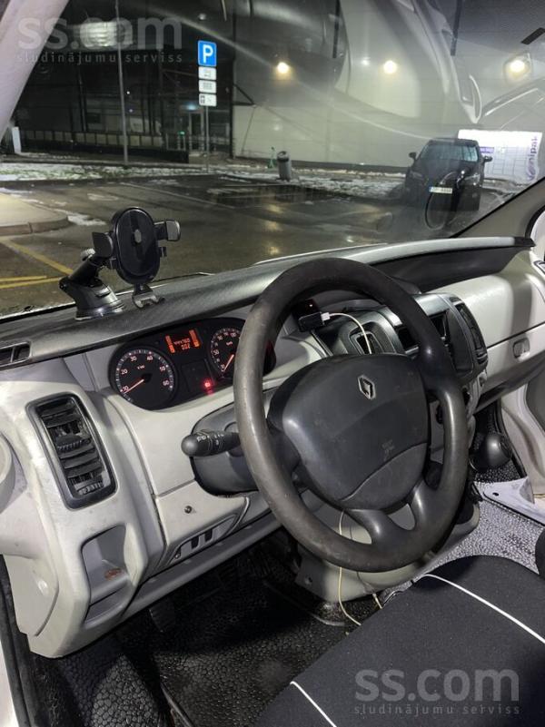 White Renault Trafic 2008 in Riga, with an engine capacity of 2.00 L and mileage of 455 thousand km for 4500 €, photo 7 on AUTOMOTO.COM.LV