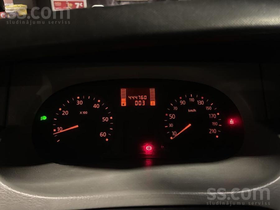 White Renault Trafic 2008 in Riga, with an engine capacity of 2.00 L and mileage of 455 thousand km for 4500 €, photo 10 on AUTOMOTO.COM.LV