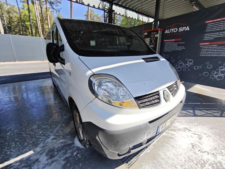 White Renault Trafic 2008 in Riga, with an engine capacity of 1.90 L and mileage of 490 thousand km for 2990 €, photo 1 on AUTOMOTO.COM.LV