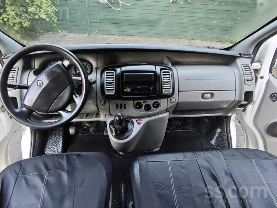 White Renault Trafic 2008 in Riga, with an engine capacity of 1.90 L and mileage of 490 thousand km for 2990 €, photo 3 on AUTOMOTO.COM.LV