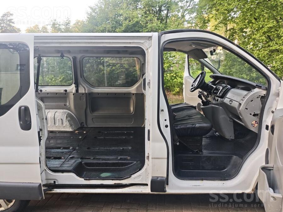 White Renault Trafic 2008 in Riga, with an engine capacity of 1.90 L and mileage of 490 thousand km for 2990 €, photo 4 on AUTOMOTO.COM.LV