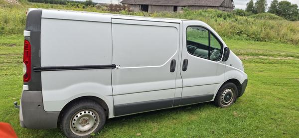 White Renault Trafic 2008 in Kivioli, with an engine capacity of 2.00 L and mileage of 223 thousand km for 3400 €, photo 4 on AUTOMOTO.COM.LV