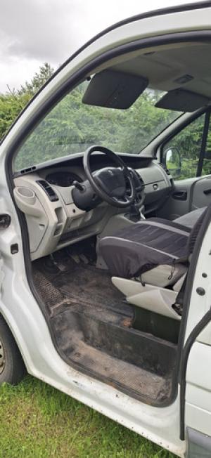 White Renault Trafic 2008 in Kivioli, with an engine capacity of 2.00 L and mileage of 223 thousand km for 3400 €, photo 9 on AUTOMOTO.COM.LV