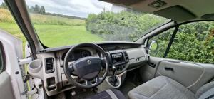 White Renault Trafic 2008 in Kivioli, with an engine capacity of 2.00 L and mileage of 223 thousand km for 3400 €, photo 10 on AUTOMOTO.COM.LV