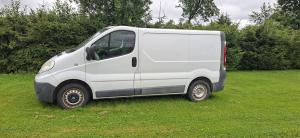 White Renault Trafic 2008 in Kivioli, with an engine capacity of 2.00 L and mileage of 223 thousand km for 3400 €, photo 12 on AUTOMOTO.COM.LV