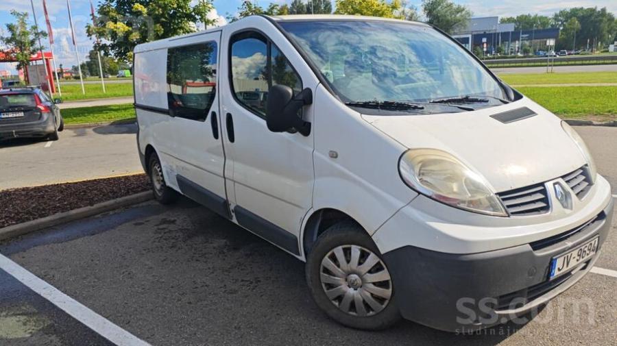 White Renault Trafic 2008 in Riga, with an engine capacity of 2.00 L and mileage of 415 thousand km for 2500 €, photo 1 on AUTOMOTO.COM.LV