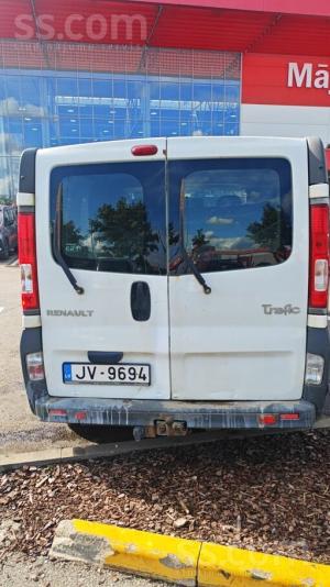 White Renault Trafic 2008 in Riga, with an engine capacity of 2.00 L and mileage of 415 thousand km for 2500 €, photo 5 on AUTOMOTO.COM.LV
