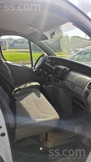 White Renault Trafic 2008 in Riga, with an engine capacity of 2.00 L and mileage of 415 thousand km for 2500 €, photo 8 on AUTOMOTO.COM.LV