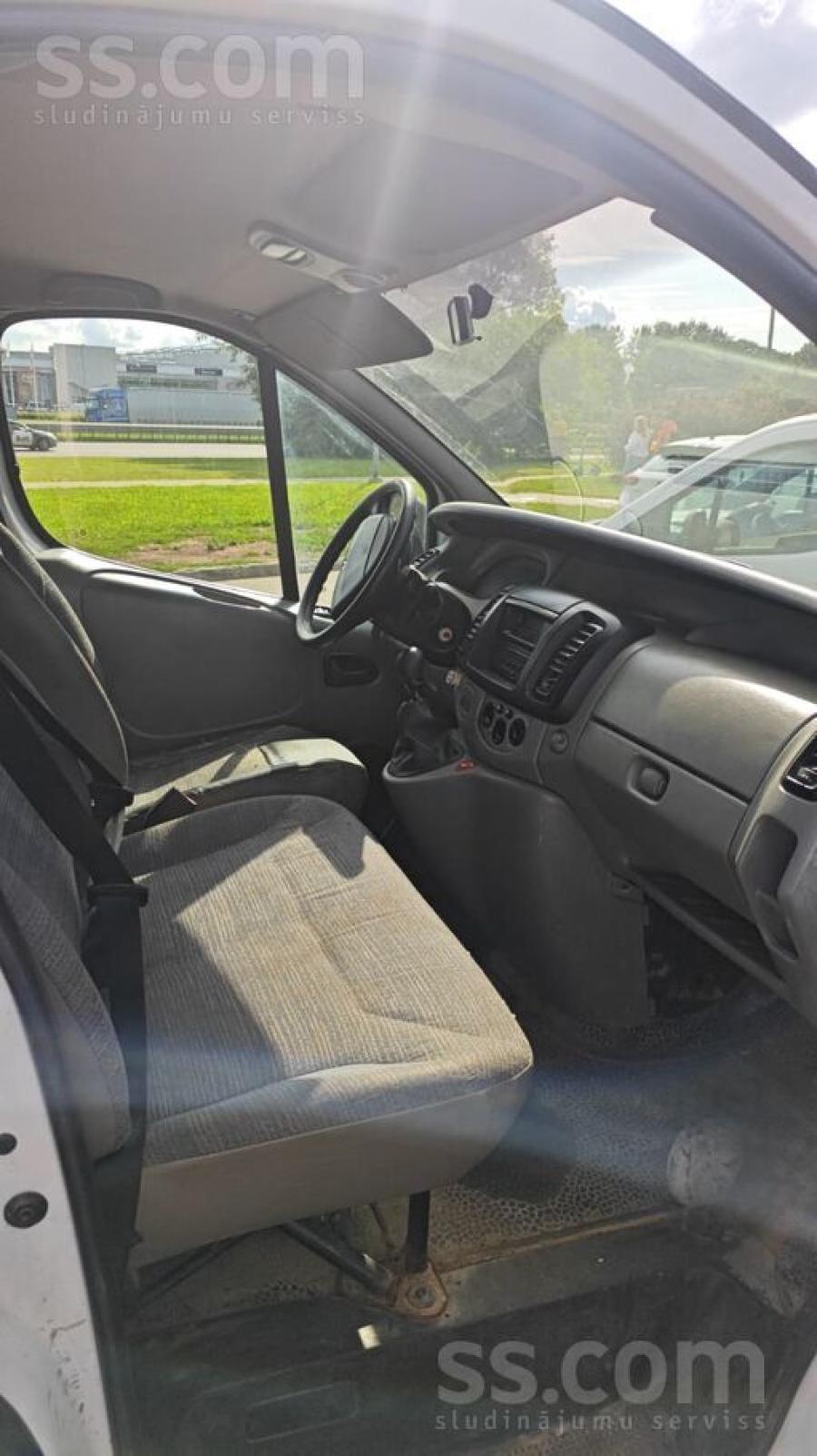 White Renault Trafic 2008 in Riga, with an engine capacity of 2.00 L and mileage of 415 thousand km for 2500 €, photo 8 on AUTOMOTO.COM.LV