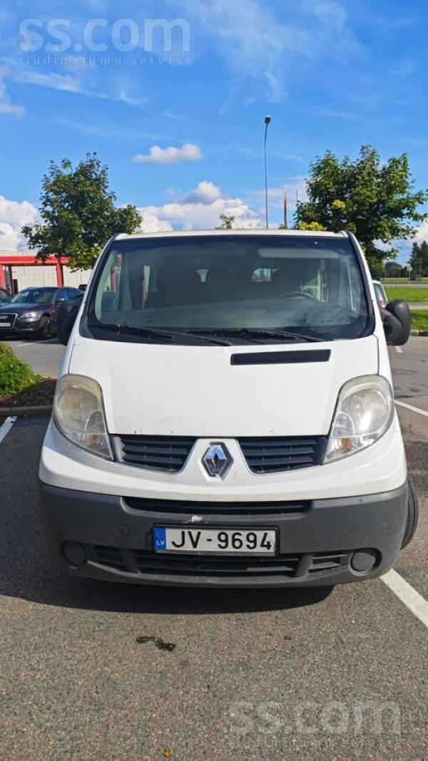 White Renault Trafic 2008 in Riga, with an engine capacity of 2.00 L and mileage of 415 thousand km for 2500 €, photo 3 on AUTOMOTO.COM.LV