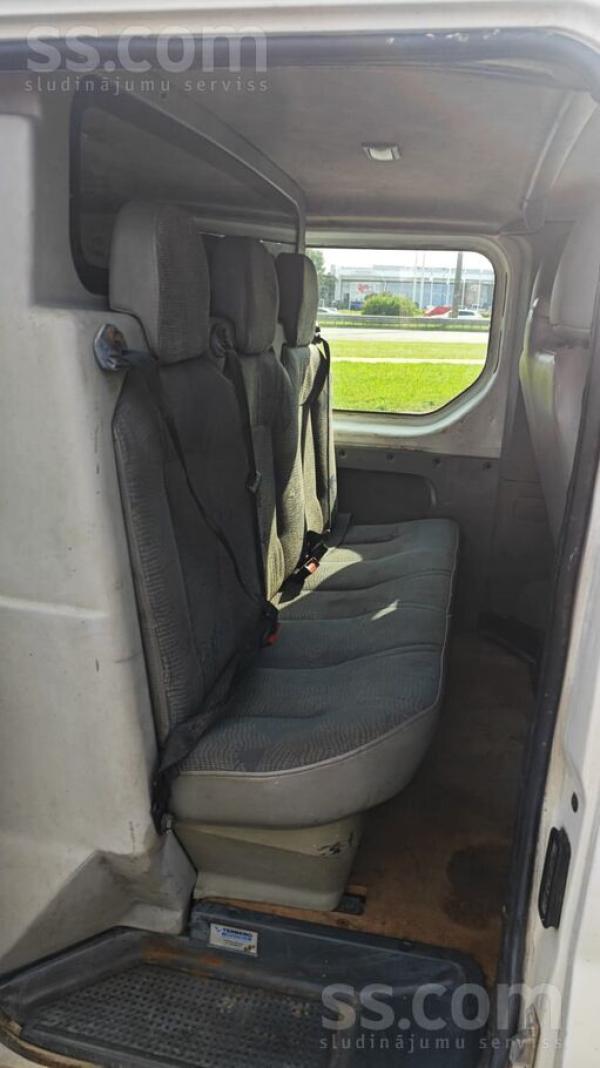 White Renault Trafic 2008 in Riga, with an engine capacity of 2.00 L and mileage of 415 thousand km for 2500 €, photo 6 on AUTOMOTO.COM.LV