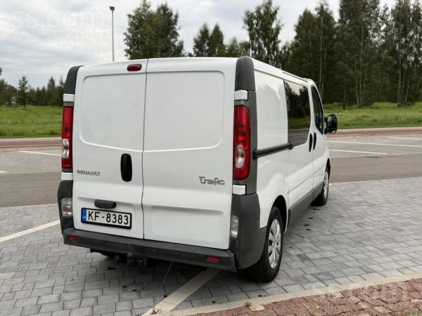 Renault Trafic 2008 in Jelgava on AUTOMOTO.COM.LV White Renault Trafic 2008 in Jelgava, with an engine capacity of 2.00 L and mileage of 341 thousand km for 4600 €, photo 6 on AUTOMOTO.COM.LV