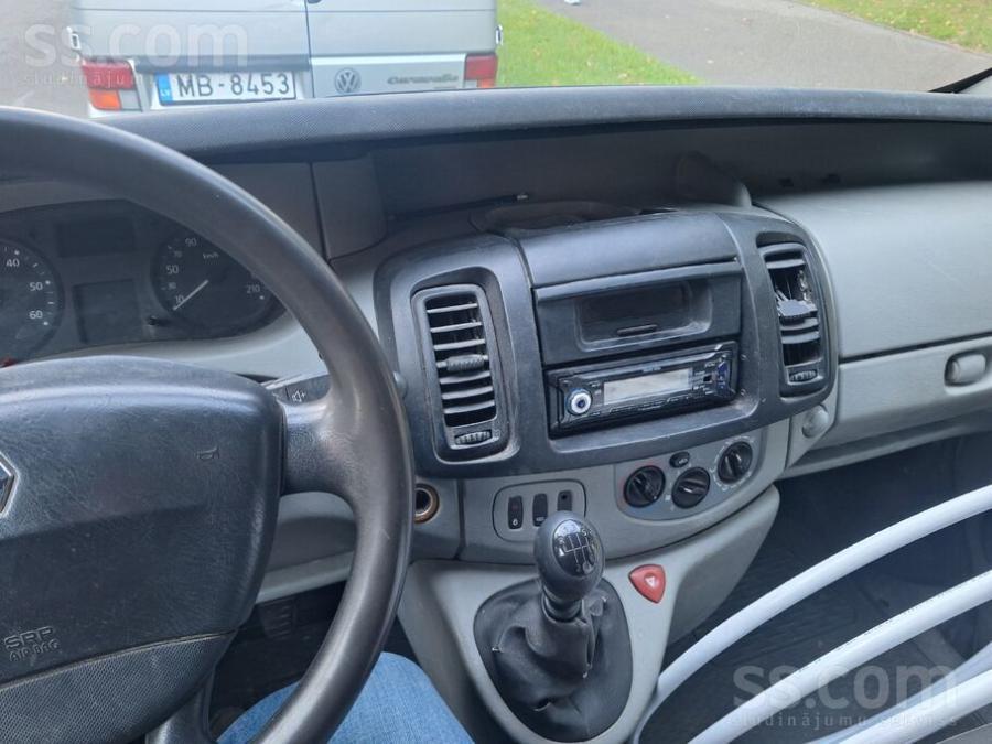 Balts Renault Trafic 2008 Rīga, ar dzinēja tilpumu 2.00 L un nobraukumu 412 tūkst. km par 2500 €, foto 4 vietnē AUTOMOTO.COM.LV