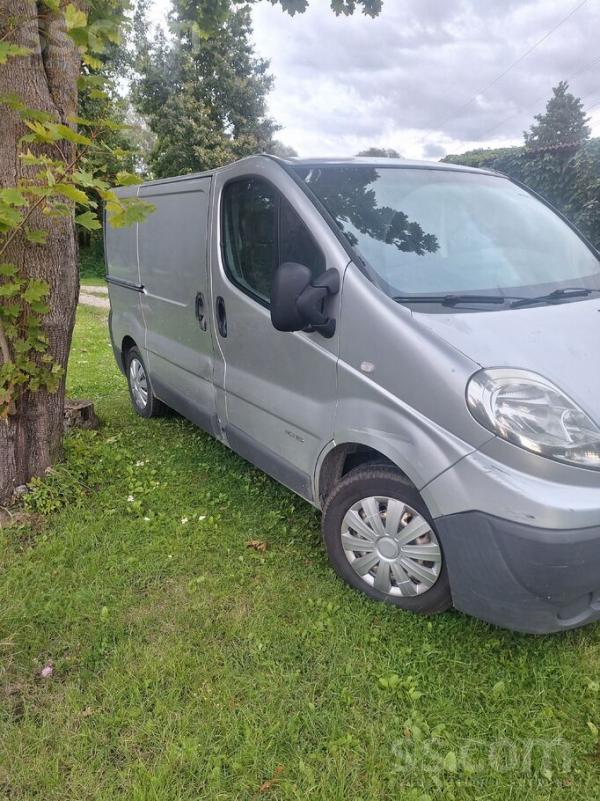 White Renault Trafic 2008 in Riga, with an engine capacity of 2.00 L and mileage of 412 thousand km for 2500 €, photo 5 on AUTOMOTO.COM.LV