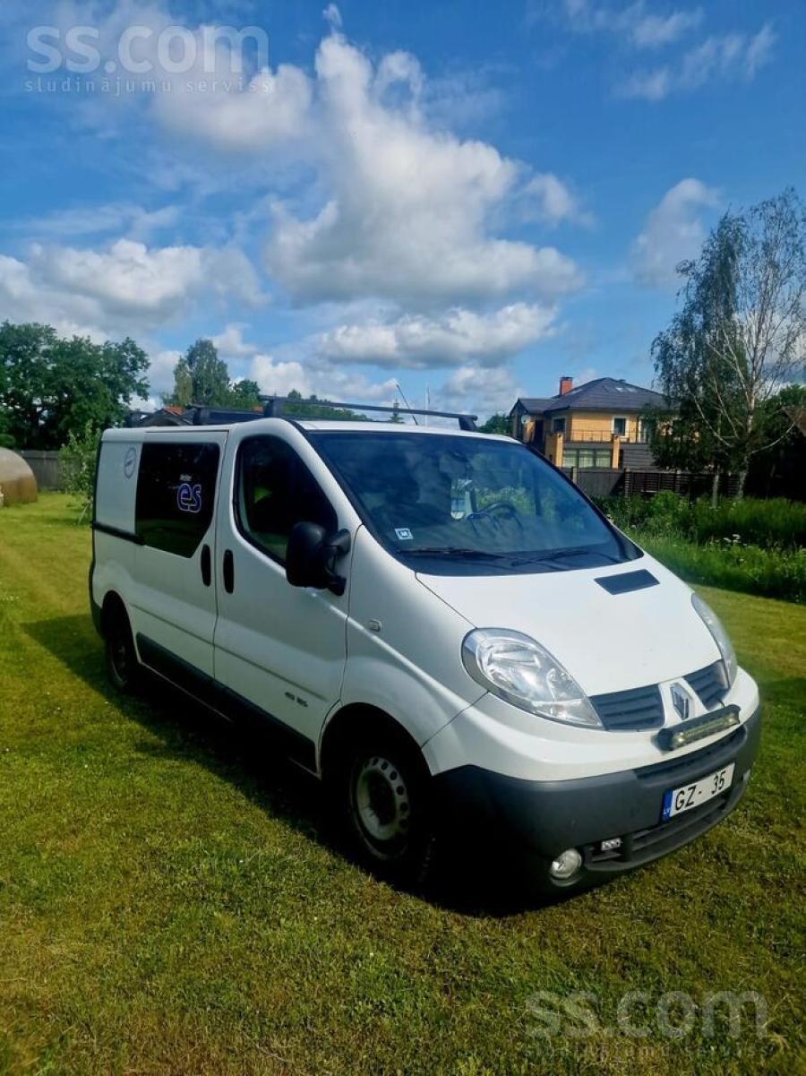 White Renault Trafic 2009 in Valmiera, with an engine capacity of 2.50 L and mileage of 157 thousand km for 5200 €, photo 1 on AUTOMOTO.COM.LV