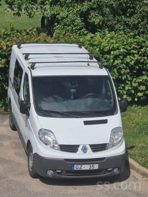 White Renault Trafic 2009 in Valmiera, with an engine capacity of 2.50 L and mileage of 157 thousand km for 5200 €, photo 2 on AUTOMOTO.COM.LV