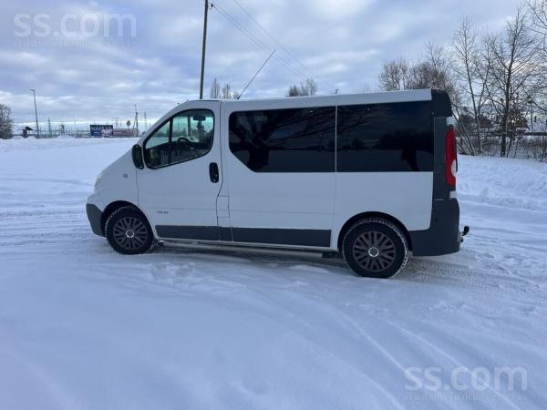 White Renault Trafic 2009 in Liepaja, with an engine capacity of 2.50 L and mileage of 334 thousand km for 7200 €, photo 3 on AUTOMOTO.COM.LV