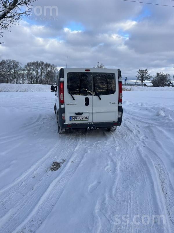 White Renault Trafic 2009 in Liepaja, with an engine capacity of 2.50 L and mileage of 334 thousand km for 7200 €, photo 5 on AUTOMOTO.COM.LV