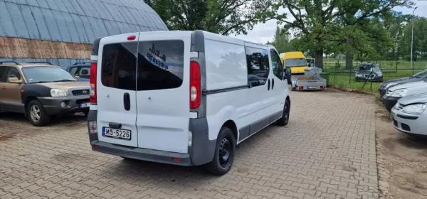 White Renault Trafic 2009 in Valmiera, with an engine capacity of 2.00 L and mileage of 316 thousand km for 3000 €, photo 3 on AUTOMOTO.COM.LV