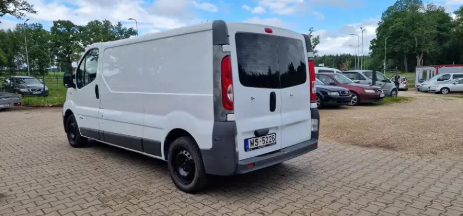 White Renault Trafic 2009 in Valmiera, with an engine capacity of 2.00 L and mileage of 316 thousand km for 3000 €, photo 5 on AUTOMOTO.COM.LV