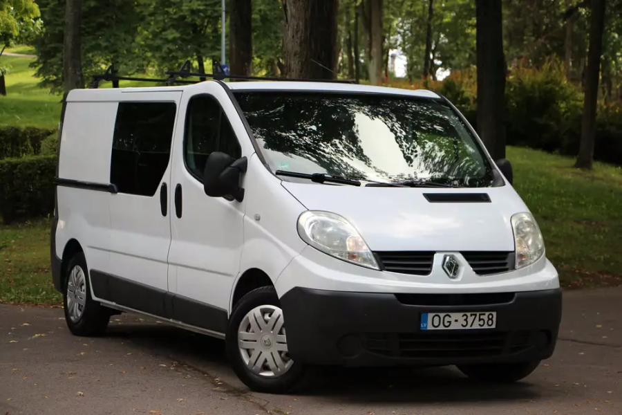 White Renault Trafic 2009 in Marupe, with an engine capacity of 2.00 L and mileage of 130 thousand km for 6450 €, photo 1 on AUTOMOTO.COM.LV