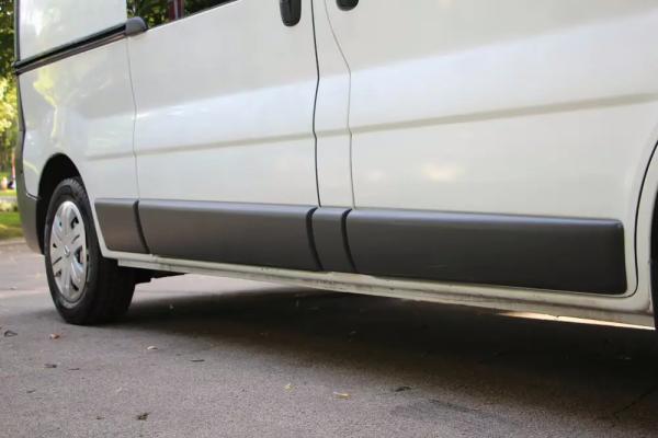 White Renault Trafic 2009 in Marupe, with an engine capacity of 2.00 L and mileage of 130 thousand km for 6450 €, photo 10 on AUTOMOTO.COM.LV