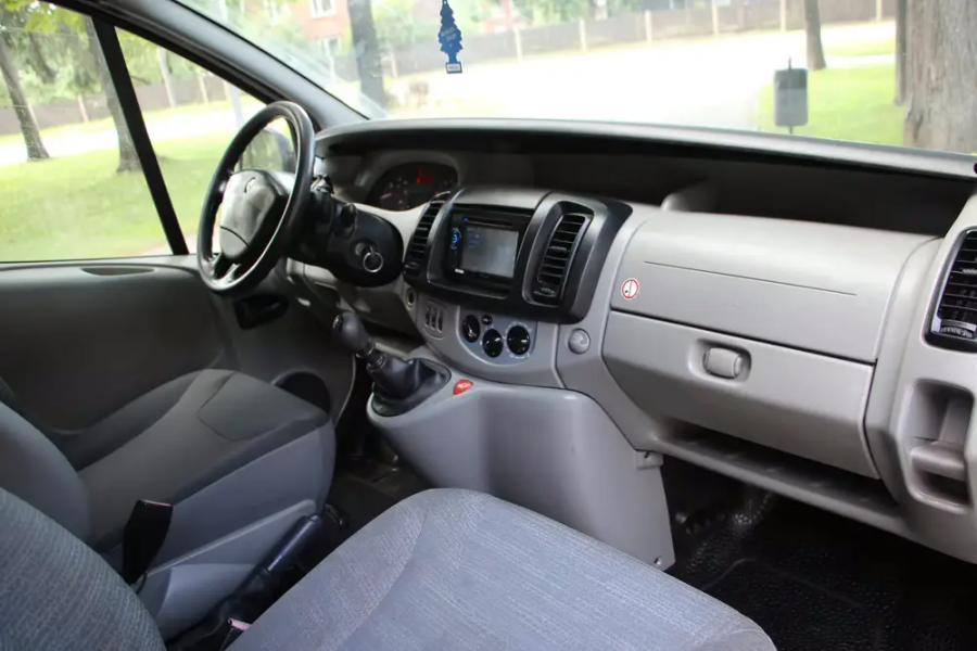 White Renault Trafic 2009 in Marupe, with an engine capacity of 2.00 L and mileage of 130 thousand km for 6450 €, photo 13 on AUTOMOTO.COM.LV