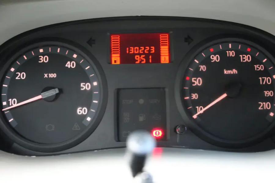 White Renault Trafic 2009 in Marupe, with an engine capacity of 2.00 L and mileage of 130 thousand km for 6450 €, photo 19 on AUTOMOTO.COM.LV