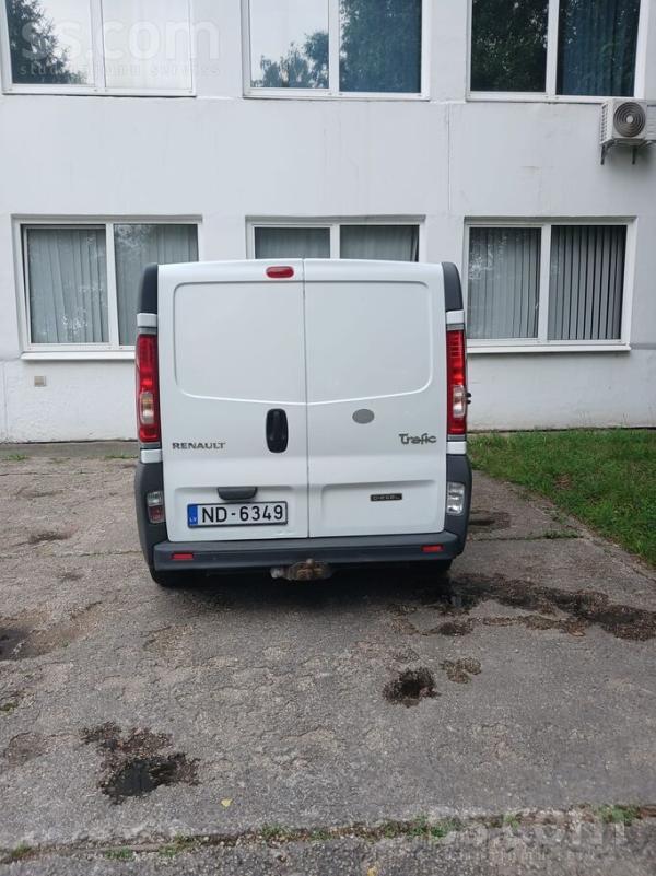 White Renault Trafic 2009 in Riga, with an engine capacity of 2.00 L and mileage of 174 thousand km for 5500 €, photo 2 on AUTOMOTO.COM.LV