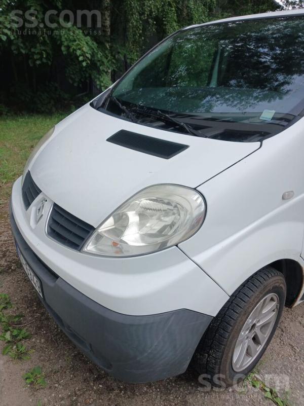 White Renault Trafic 2009 in Riga, with an engine capacity of 2.00 L and mileage of 174 thousand km for 5500 €, photo 4 on AUTOMOTO.COM.LV