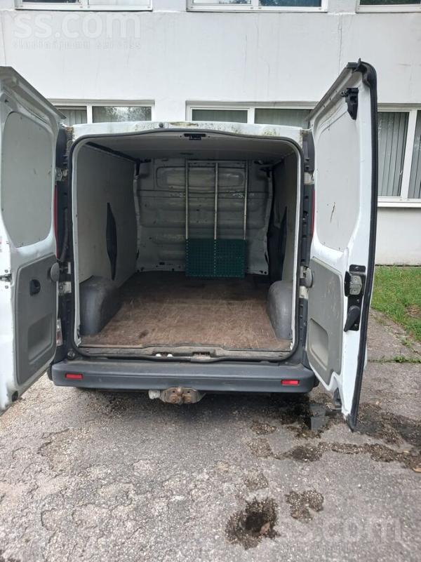 White Renault Trafic 2009 in Riga, with an engine capacity of 2.00 L and mileage of 174 thousand km for 5500 €, photo 5 on AUTOMOTO.COM.LV