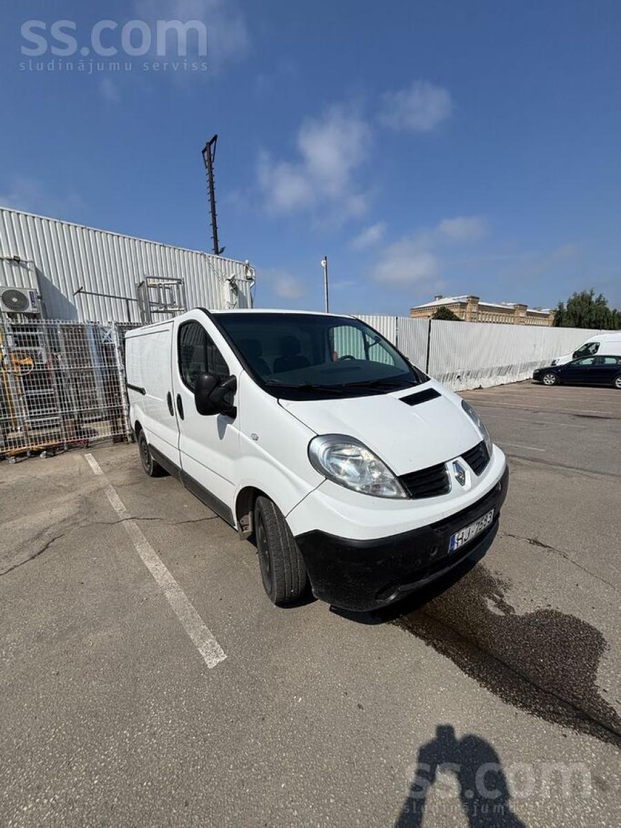 White Renault Trafic 2009 in Riga, with an engine capacity of 2.00 L and mileage of 450 thousand km for 3650 €, photo 1 on AUTOMOTO.COM.LV