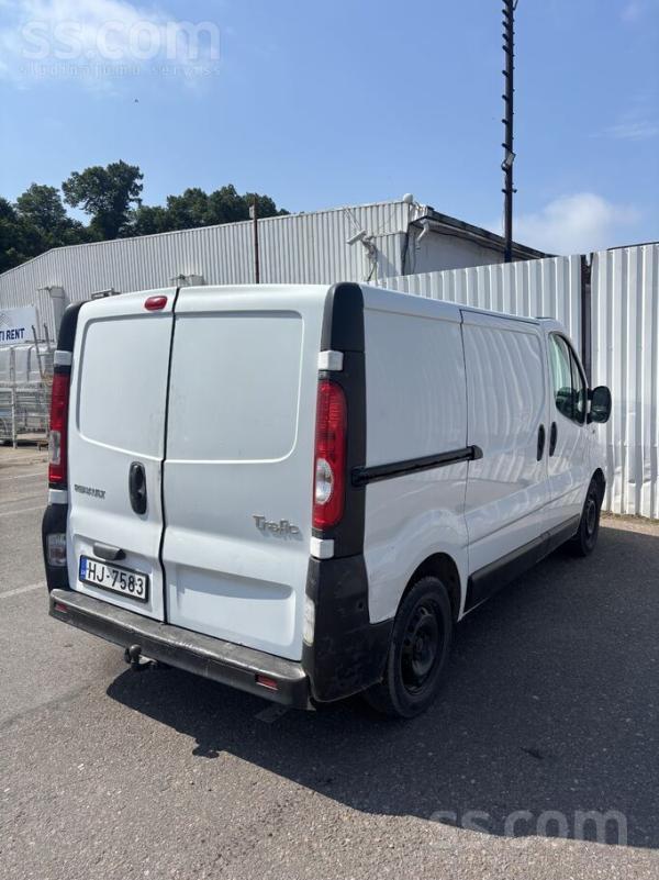 White Renault Trafic 2009 in Riga, with an engine capacity of 2.00 L and mileage of 450 thousand km for 3650 €, photo 2 on AUTOMOTO.COM.LV