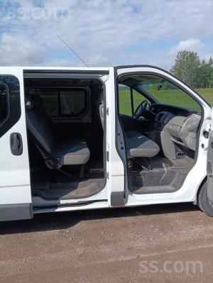 White Renault Trafic 2009 in Saldus, with an engine capacity of 1.90 L and mileage of 290 thousand km for 4500 €, photo 4 on AUTOMOTO.COM.LV