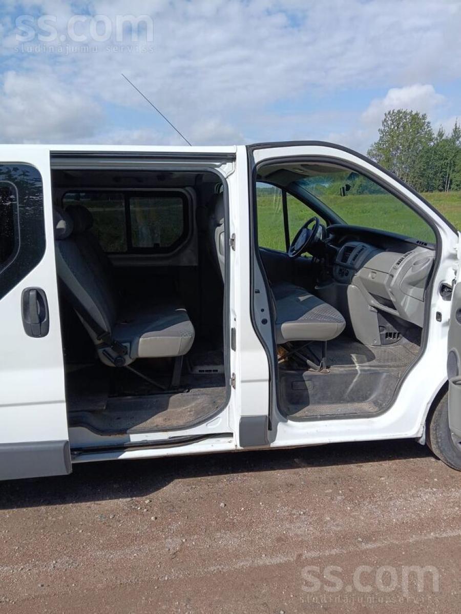 White Renault Trafic 2009 in Saldus, with an engine capacity of 1.90 L and mileage of 290 thousand km for 4500 €, photo 4 on AUTOMOTO.COM.LV