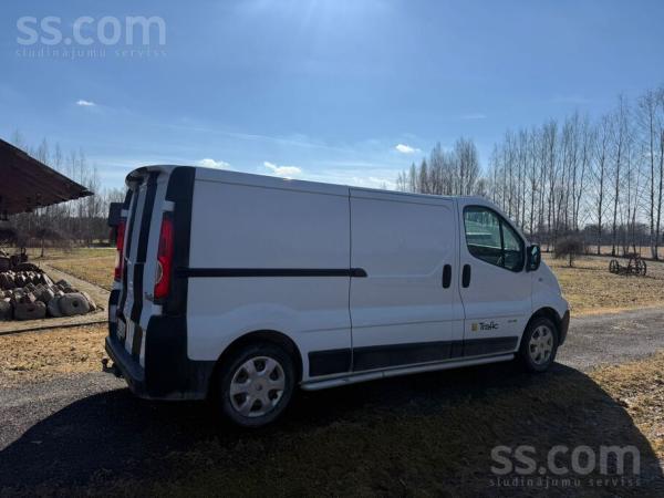 White Renault Trafic 2009 in Tukums, with an engine capacity of 2.00 L and mileage of 349 thousand km for 4550 €, photo 5 on AUTOMOTO.COM.LV