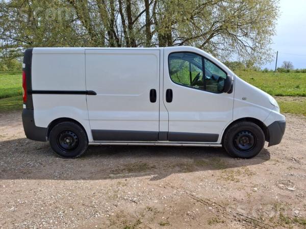White Renault Trafic 2010 in Tukums, with an engine capacity of 2.00 L and mileage of 329 thousand km for 2990 €, photo 4 on AUTOMOTO.COM.LV